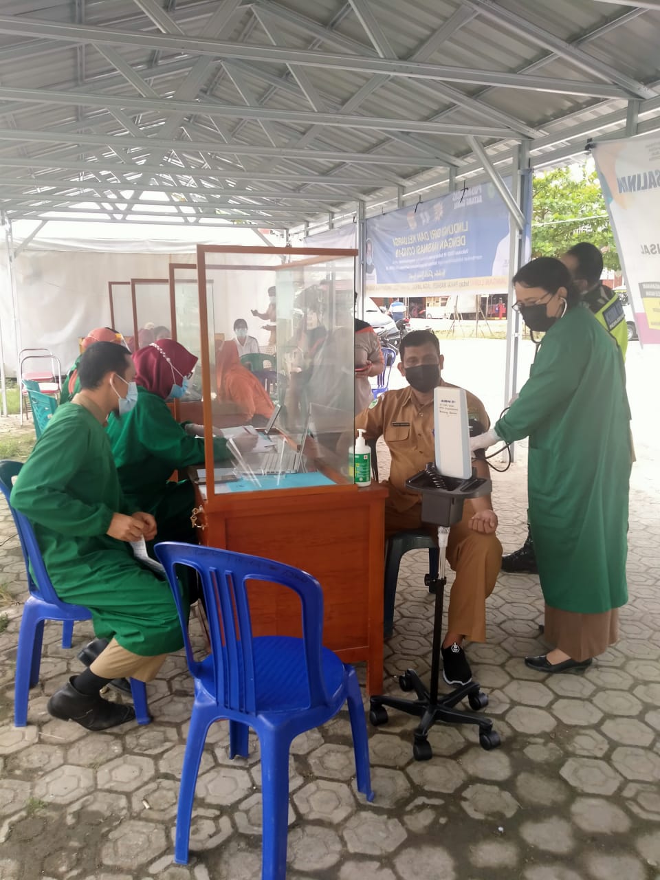 SUNTIK VAKSIN STAFF PUSKESMAS BATANG GANSAL